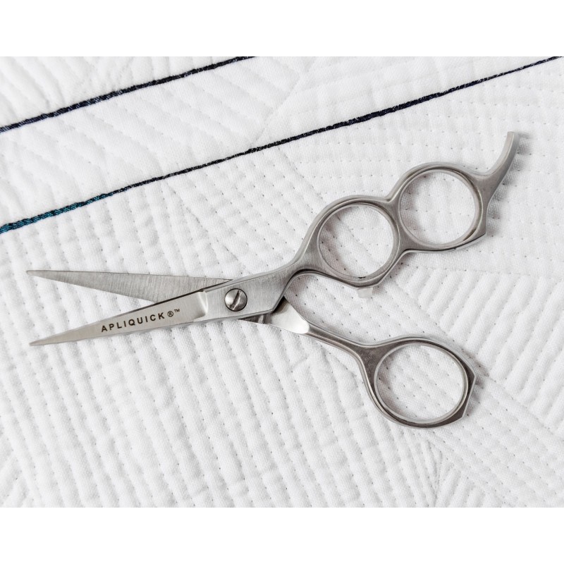 APLIQUICK ®™ MEDIUM “3 HOLE” MICROSERRATED SCISSORS